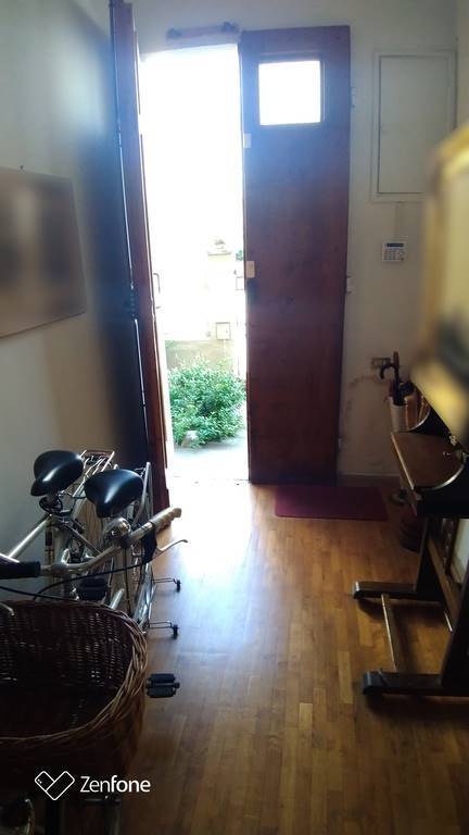 Casa Indipendente in vendita a Prato via Antonio Marini