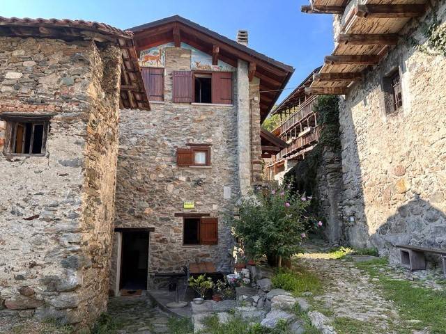 Casa Indipendente in vendita a Varallo località Verzimo, 8