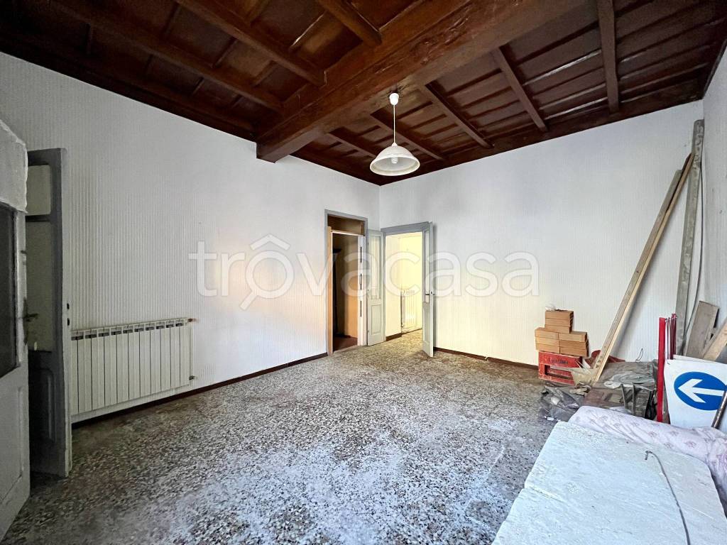 Intero Stabile in vendita a Dorno via Guglielmo Marconi