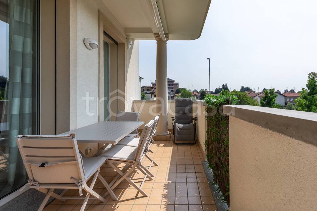 Appartamento in vendita a Biassono via Gianfranco Miglio, 5