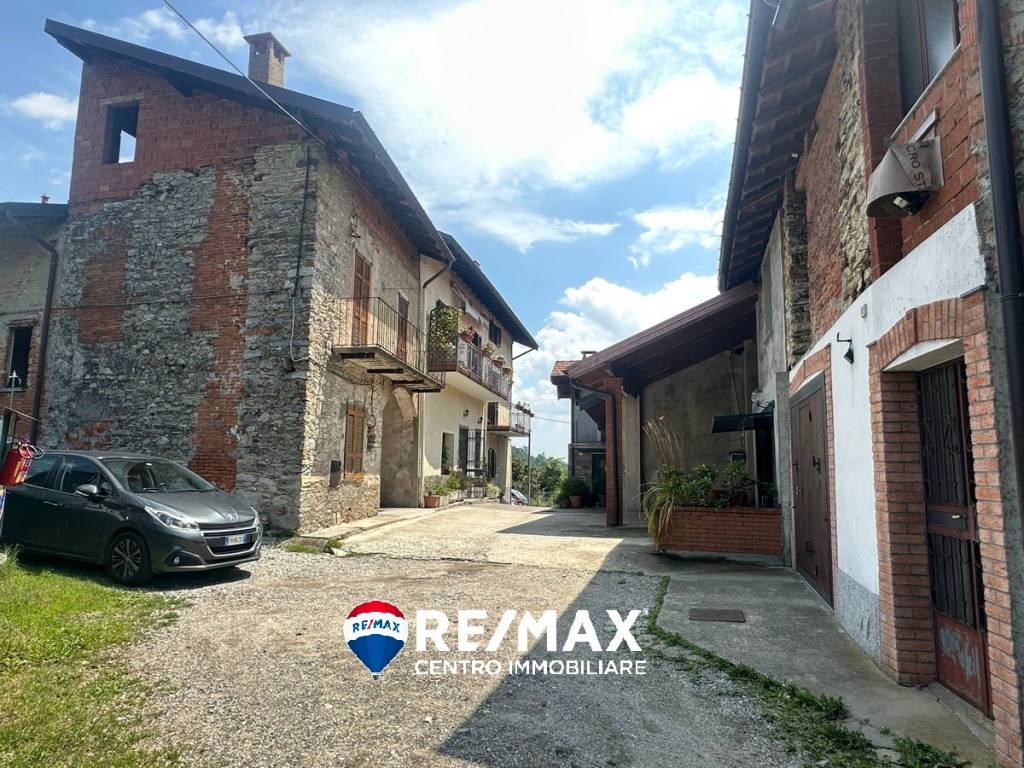 Rustico in vendita a Besozzo via per Ronco