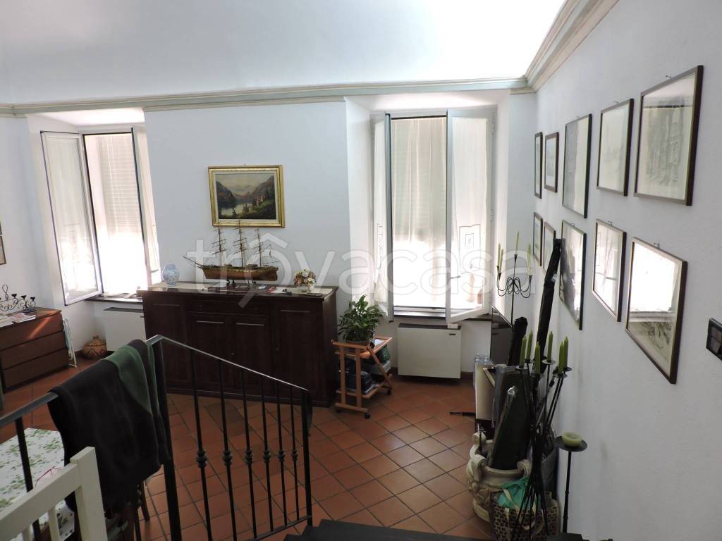 Appartamento in vendita a Voltaggio piazza Giuseppe Garibaldi, 7