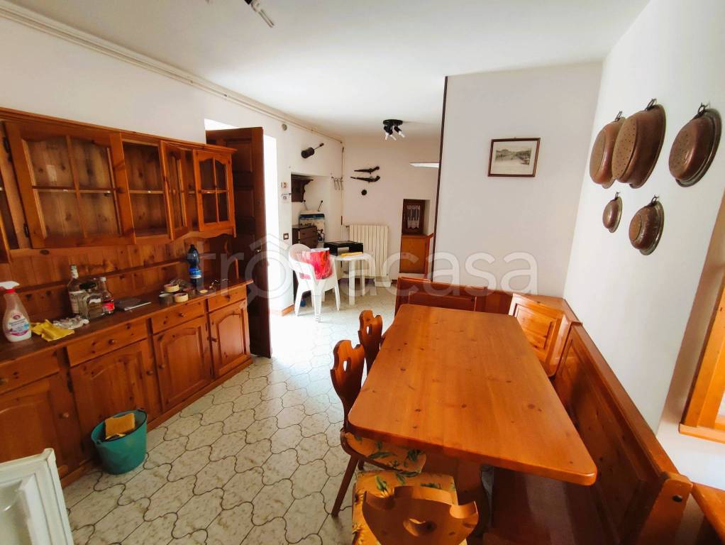 Casa Indipendente in vendita a Schignano via Carlo Peduzzi, 29