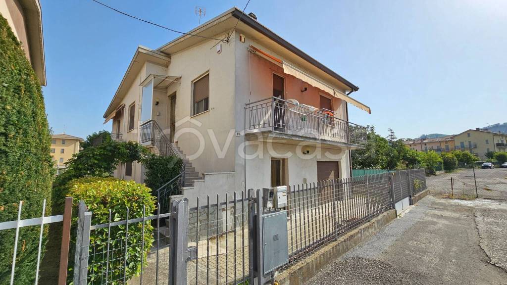 Villa in vendita a Broni