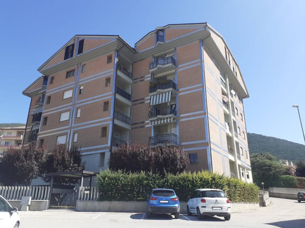 Appartamento in vendita a L'Aquila via Giovanni Pascoli, 5