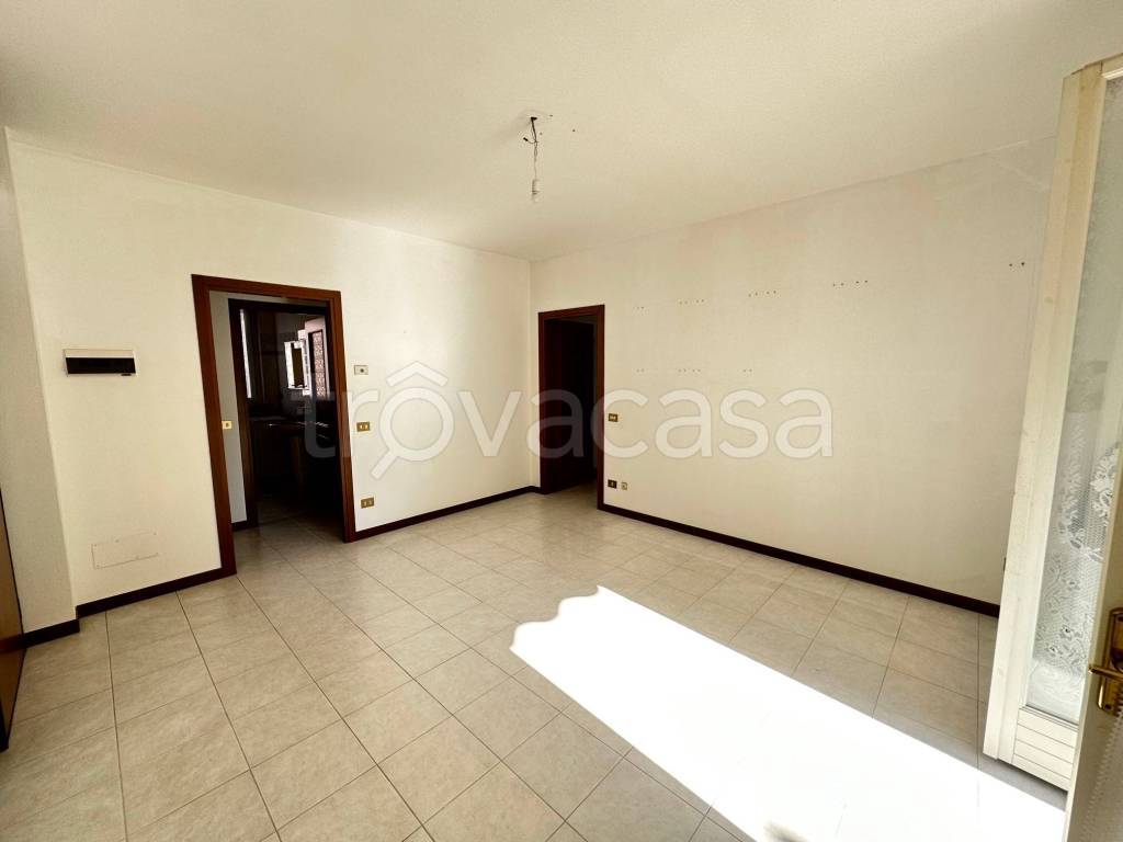 Appartamento in vendita a Gambolò via Fosso