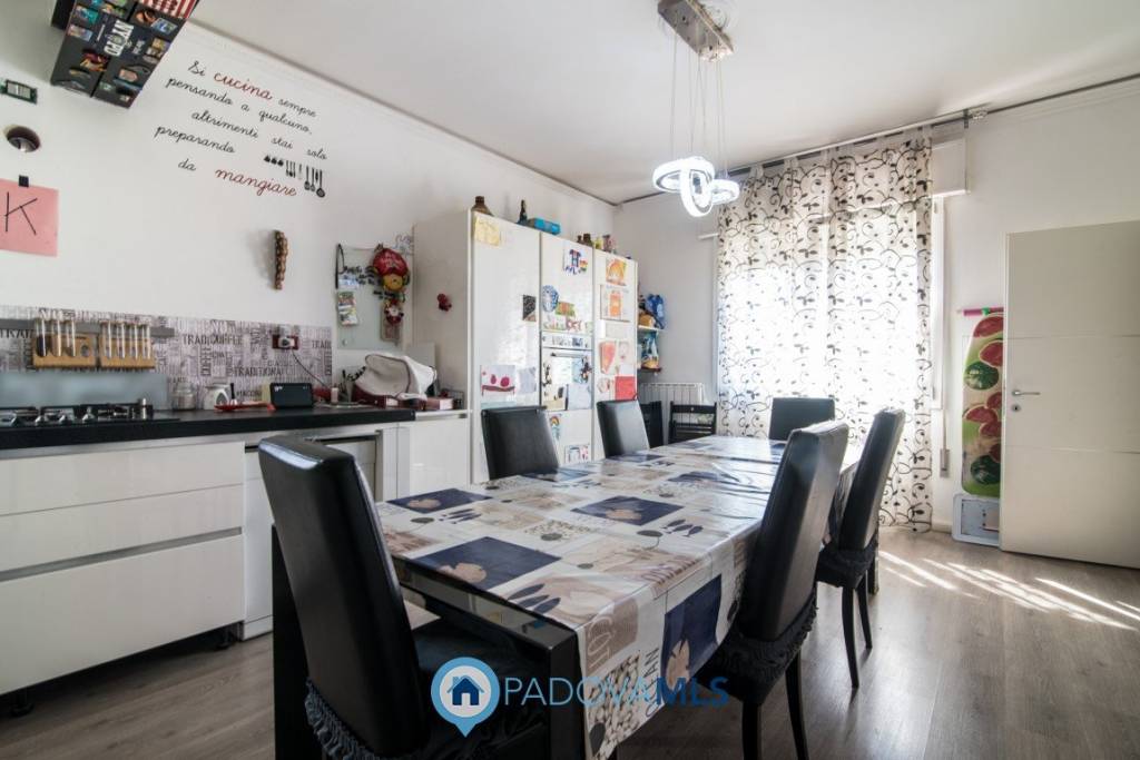 Casa Indipendente in vendita a Padova via Domenico Leonati