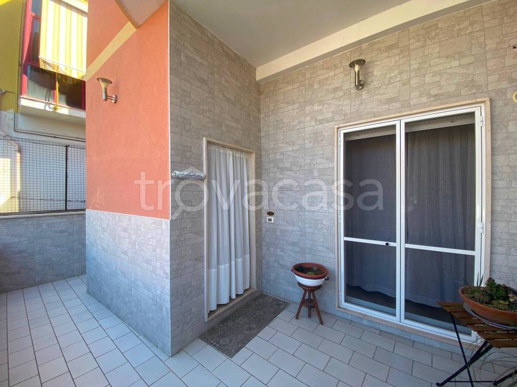 Appartamento in vendita a Pulsano via Lippolis, 32