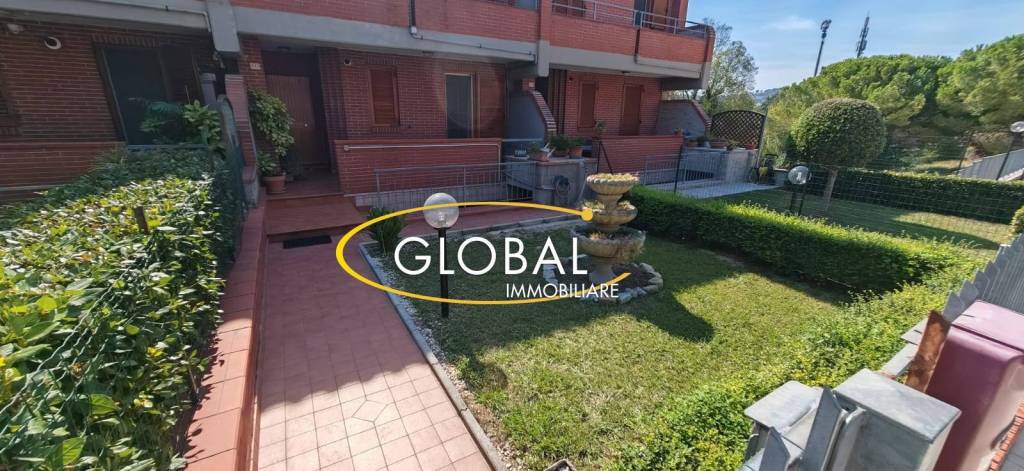 Villa a Schiera in vendita ad Ancona via Enrico Sparapani