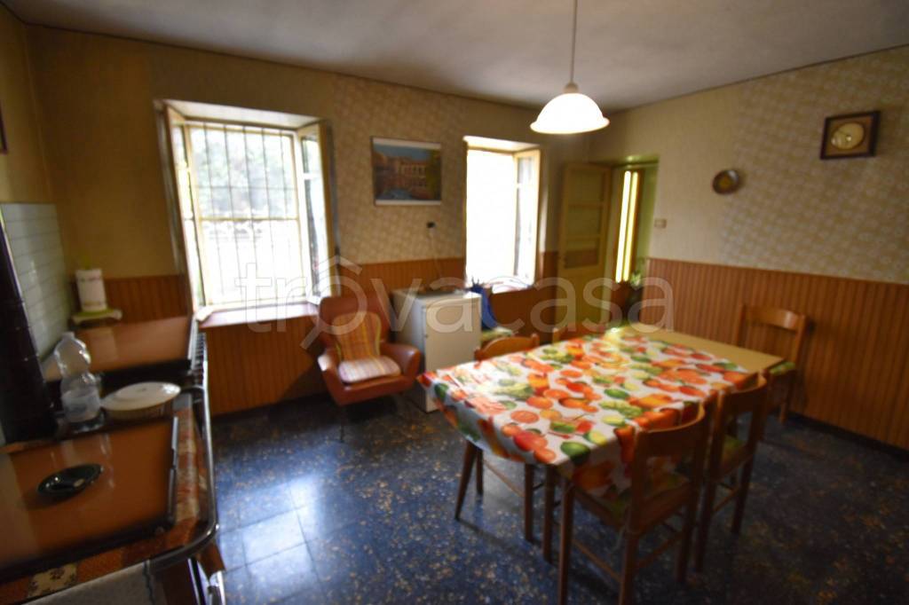 Casale in vendita a Santo Stefano Belbo via Robini