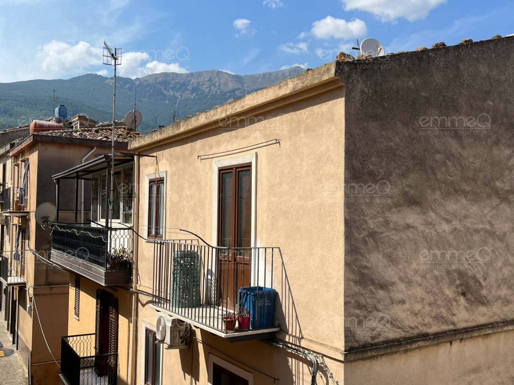 Intero Stabile in vendita a Castelbuono discesa Scuole, 2