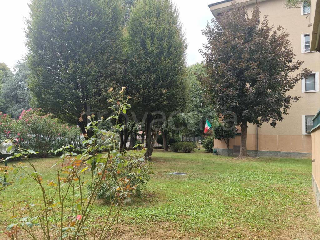 Appartamento in vendita ad Arese piazza dello Sport, 3