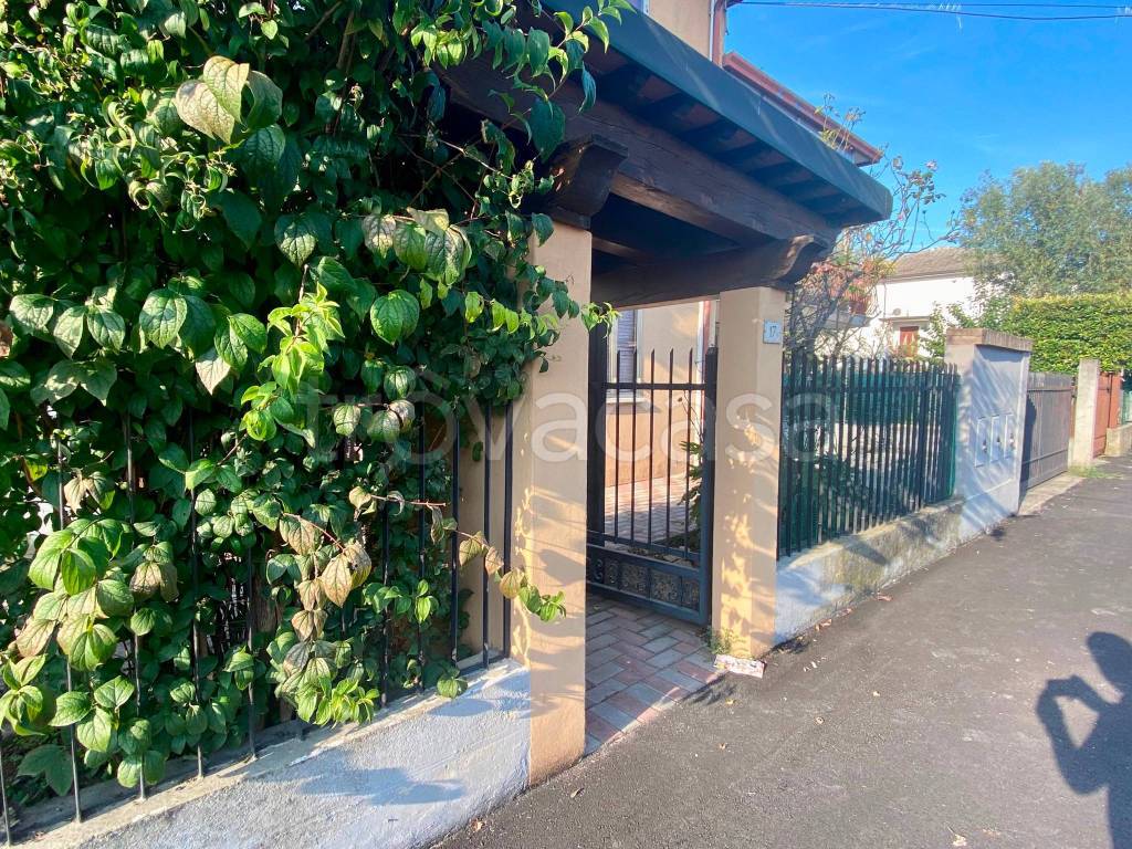 Appartamento in vendita a Torri di Quartesolo via Alessandro Manzoni, 35