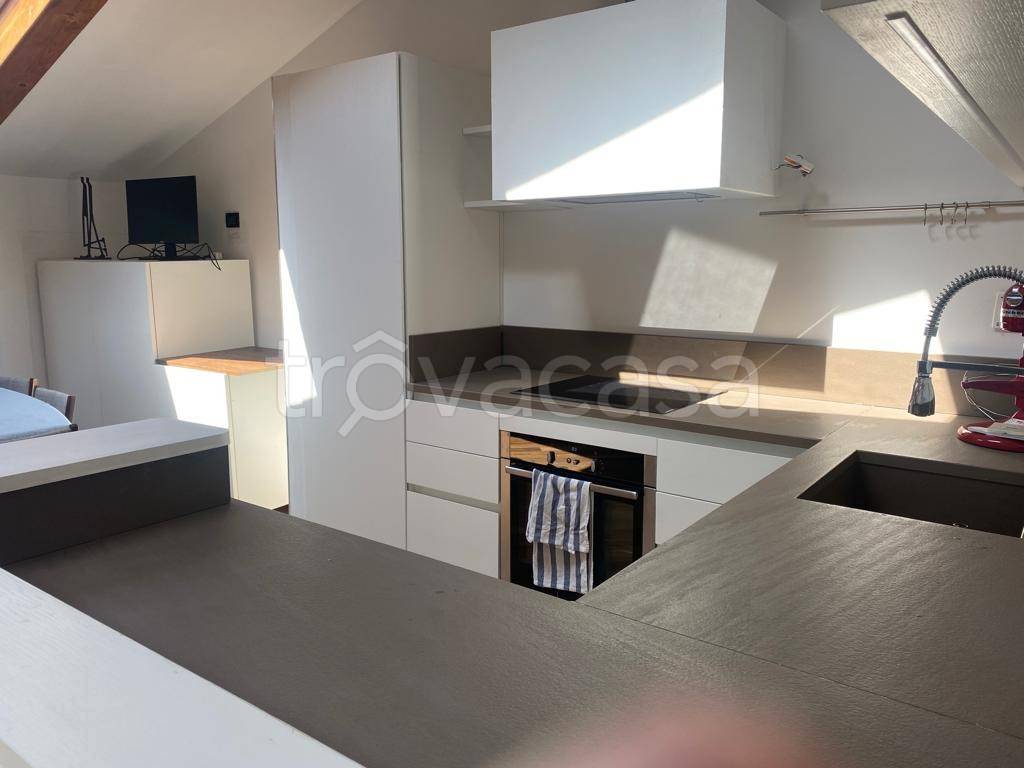 Mansarda in vendita a Trieste via Valdirivo