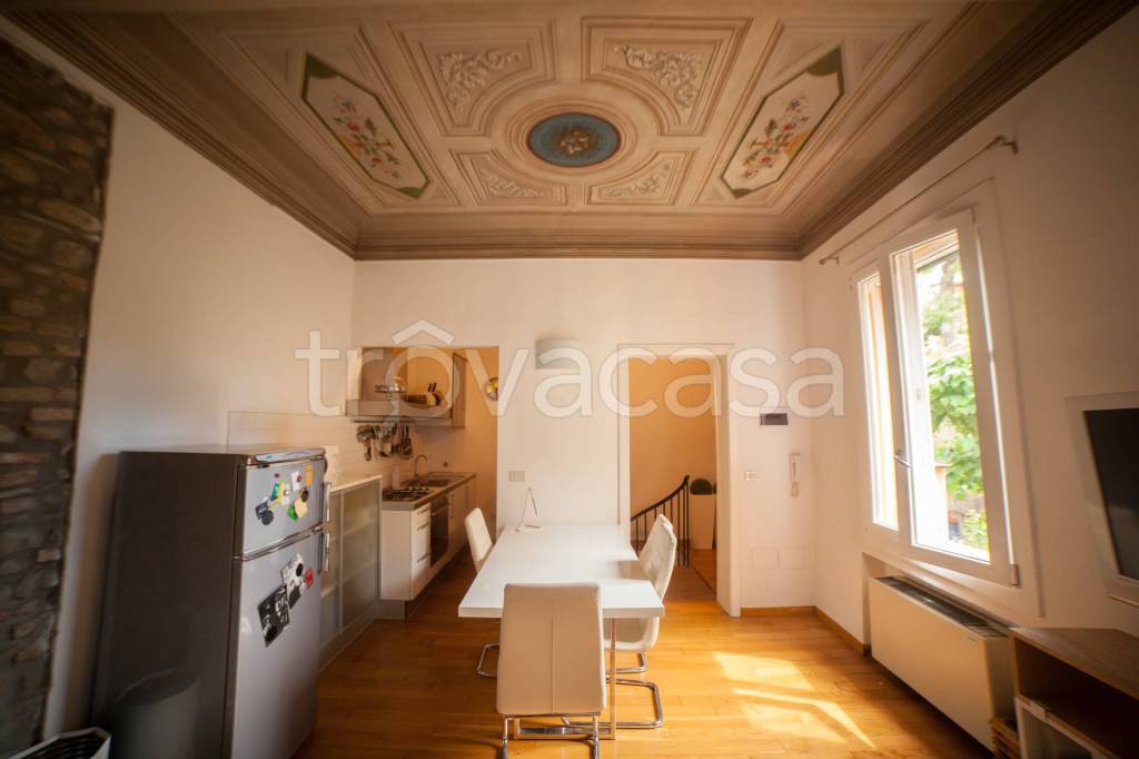 Appartamento in vendita a Bologna via Broccaindosso