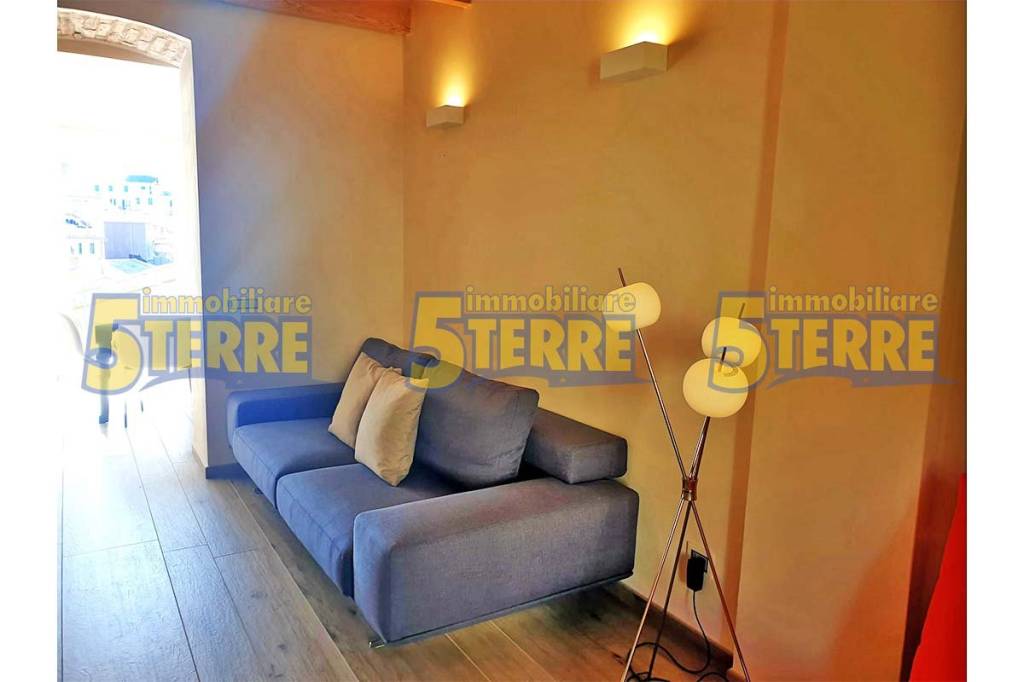 Appartamento in vendita a Vernazza via Stazione