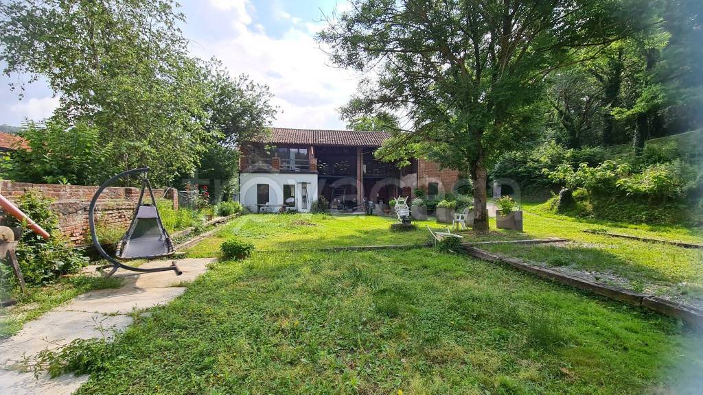 Rustico in vendita a Cinzano regione Derocati Inferiore