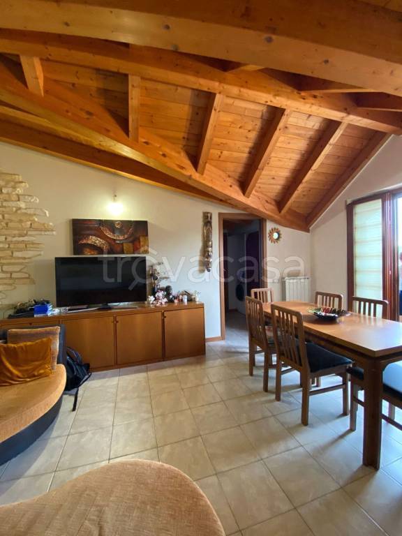 Appartamento in vendita a Cadorago via Aldo Moro