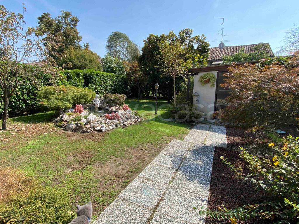 Casa Indipendente in vendita a Borgolavezzaro via Molino Nuovo, 17