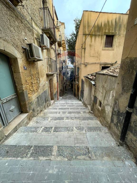 Casa Indipendente in vendita a Caltagirone via San Giuseppe, 22
