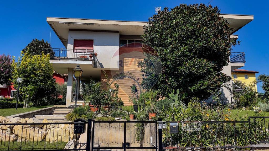 Appartamento in vendita a Lazise via Paiari, 23